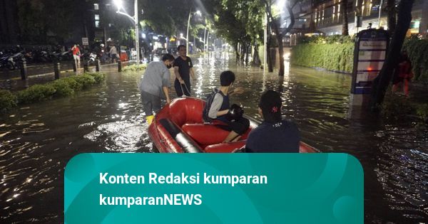 Update Banjir DKI: 2 Ruas Jalan Belum Surut dan 46 RT Masih Terendam | kumparan.com